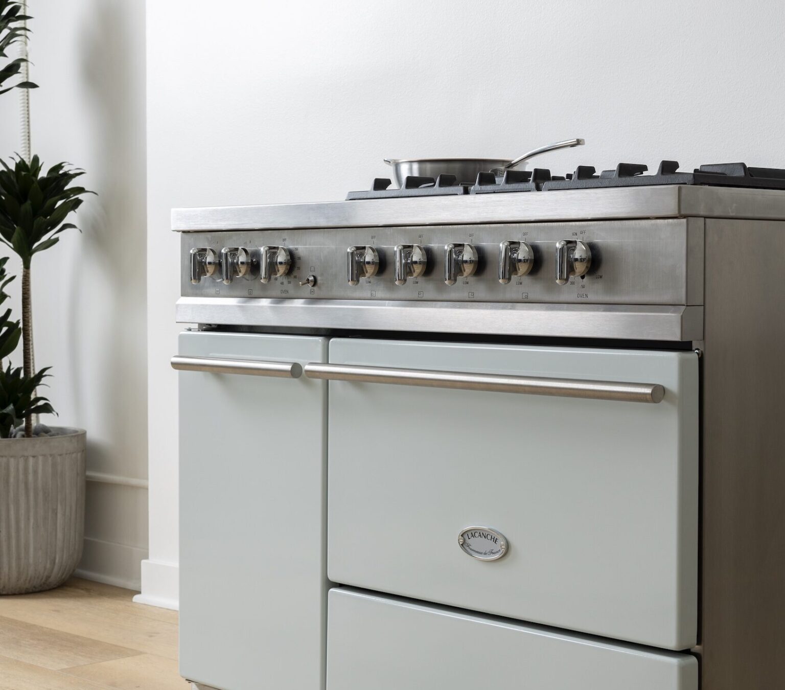Up to 5 Burner Ranges - Art Culinaire - Lacanche USA